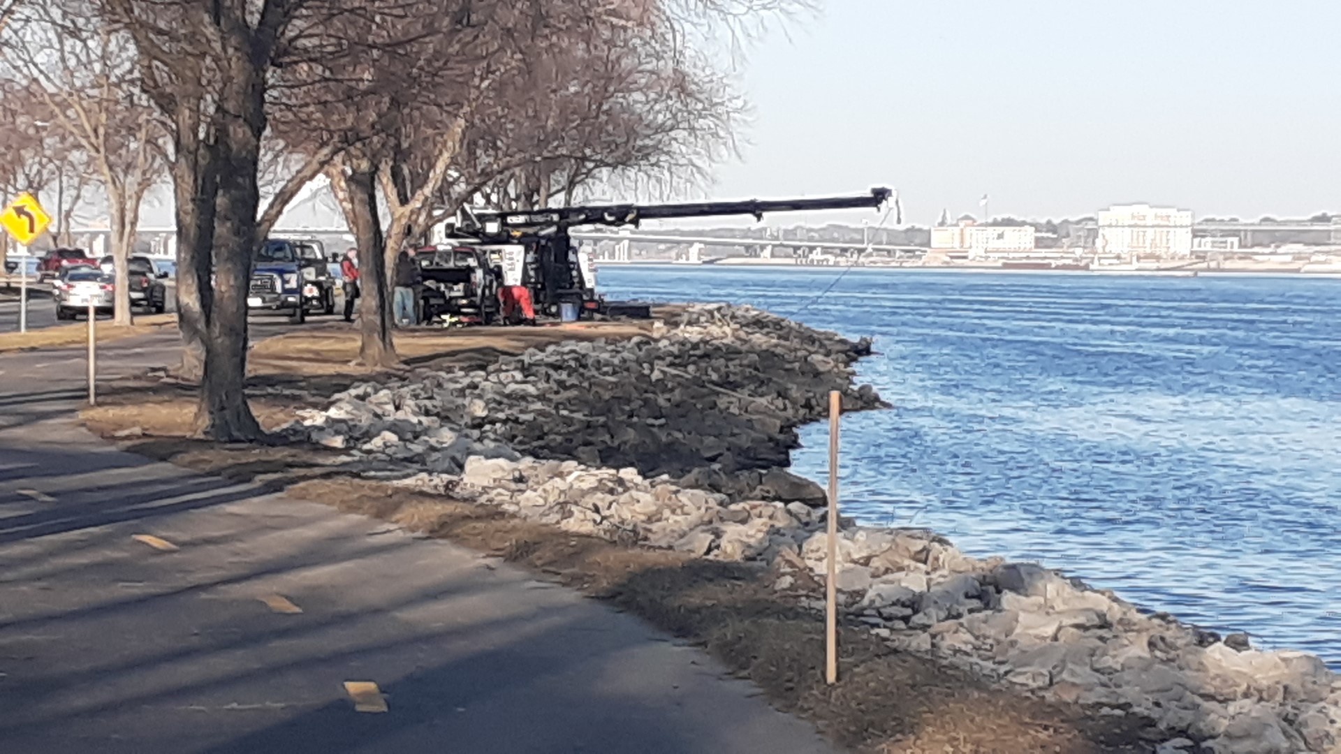 Moline Police: Officials remove drunk driver's car from river | wqad.com