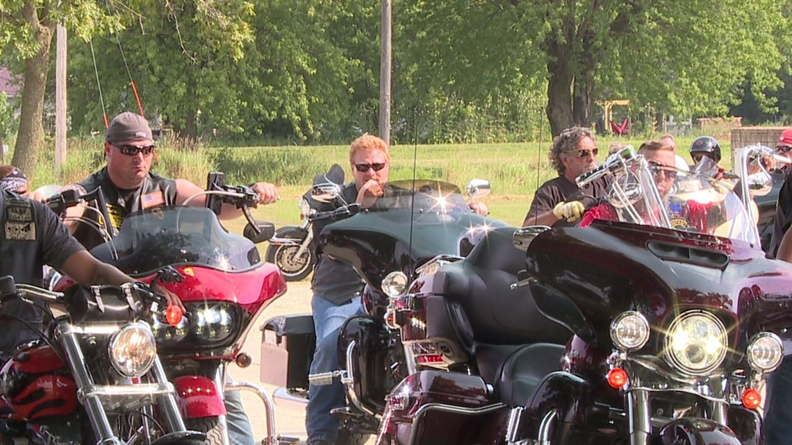 Bikers pay tribute to fallen soldiers | wqad.com