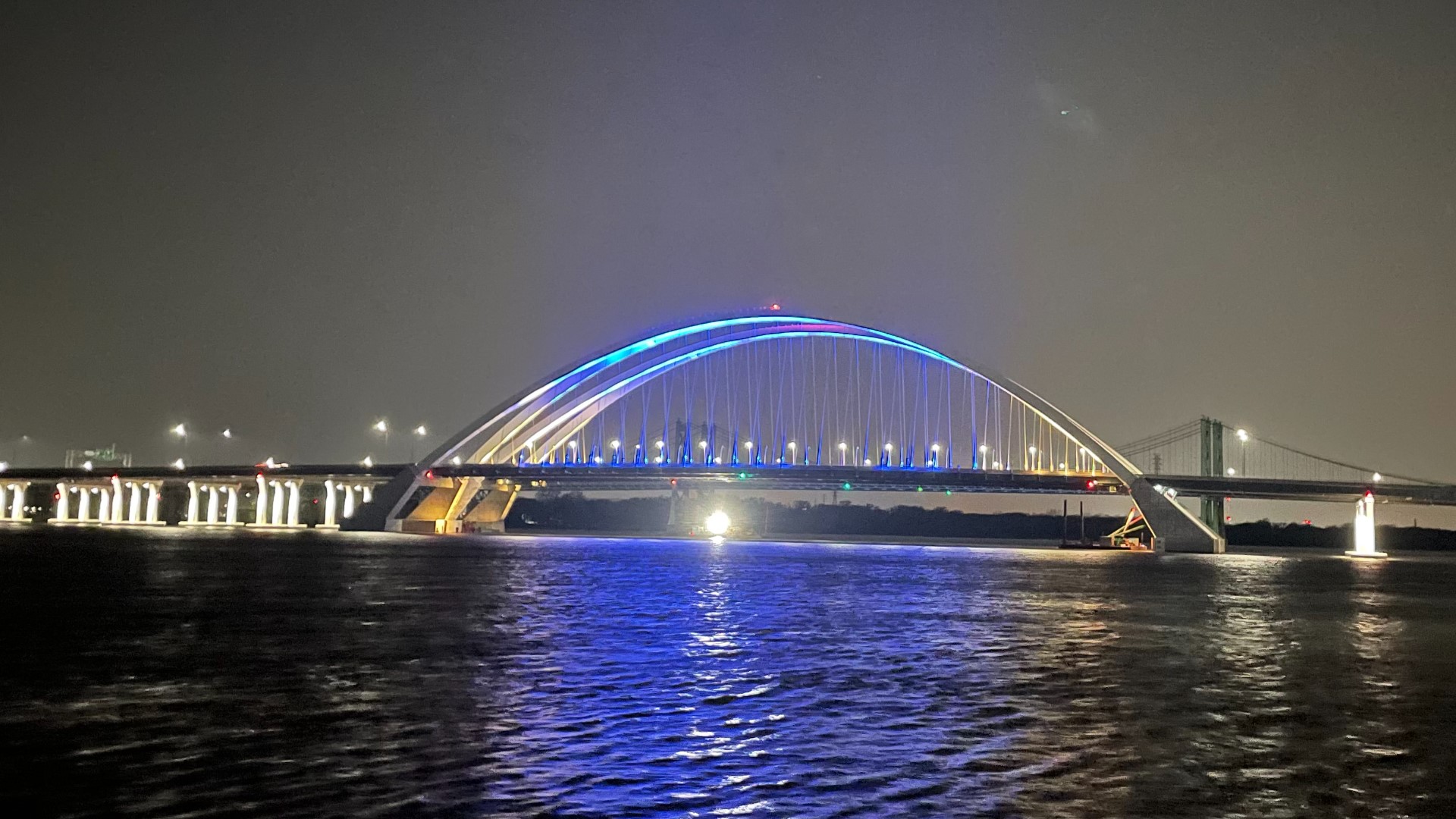 After years of work, lights on the I-74 bridge are ready to shine ...