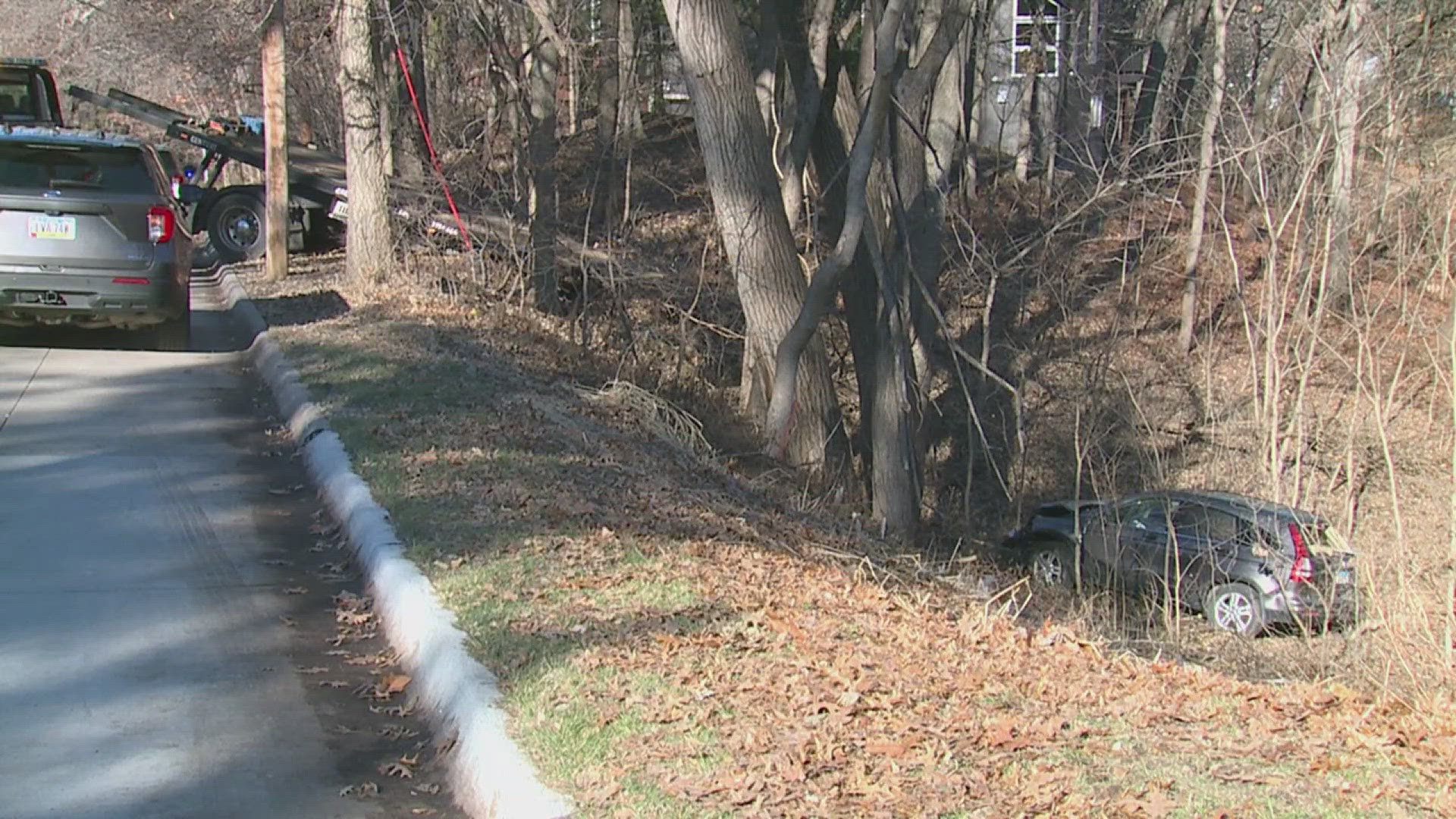 Car crashes into Davenport ravine | wqad.com