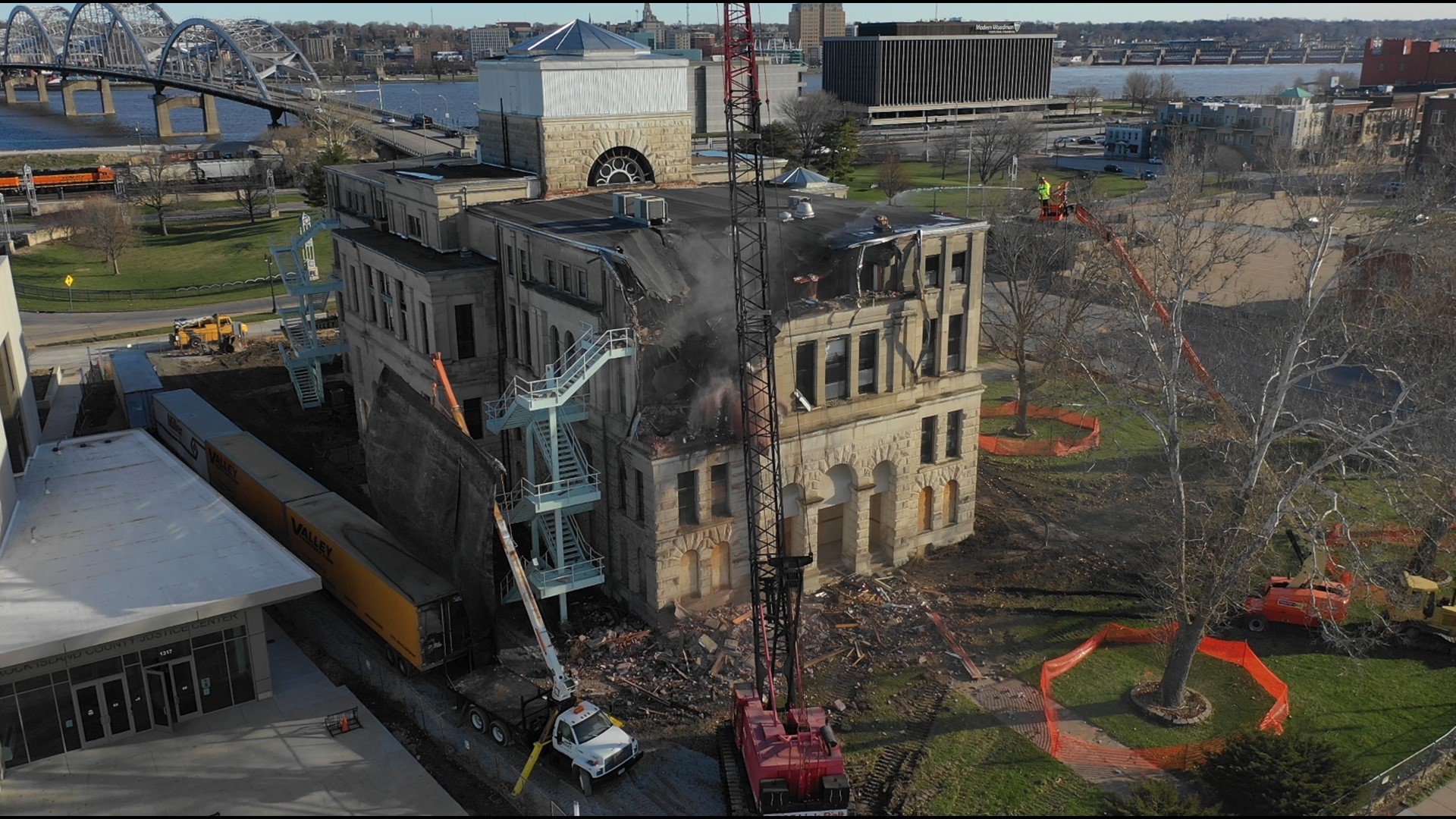 Demolition starts on Old Rock Island County Courthouse | wqad.com
