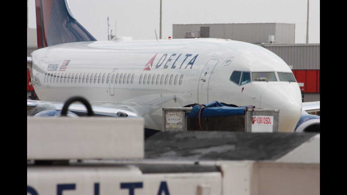 Delta baggage handler accused of smuggling guns on flights | wqad.com