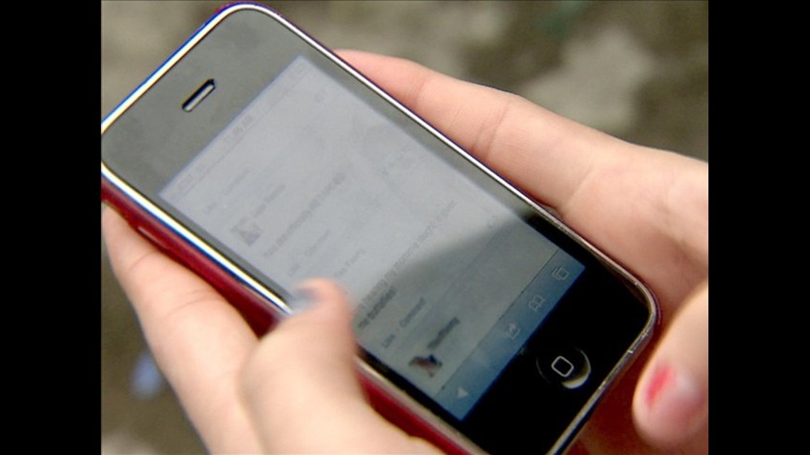 ‘Butt Dialing’ and ‘Pocket Calls’ burden 911 operators | wqad.com