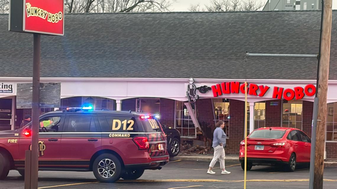 Vehicle hits Hungry Hobo on Avenue of the Cities in Moline | wqad.com