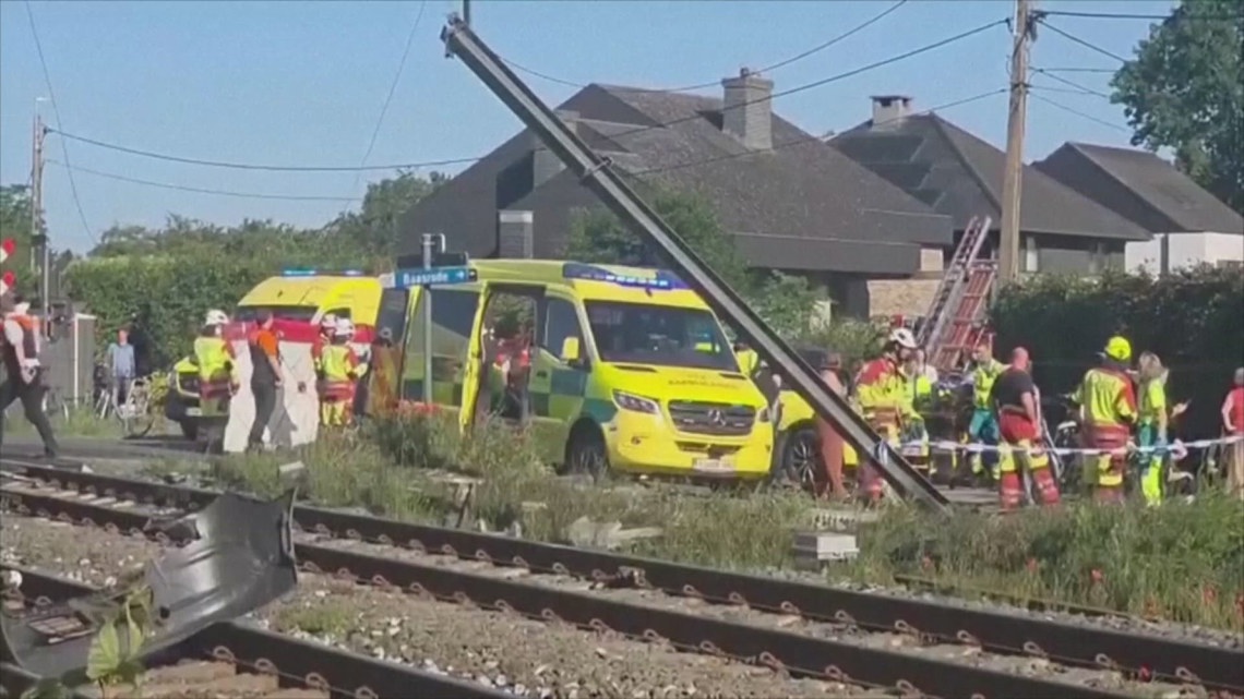 4 people including 2 children killed in bus and train collision in ...