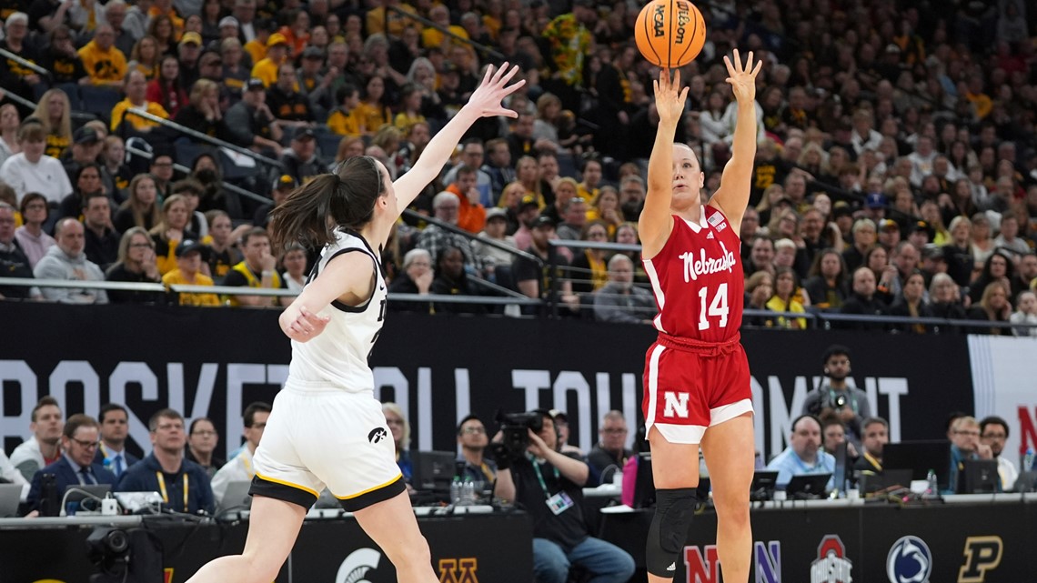 Hawkeyes win third straight Big Ten title | wqad.com