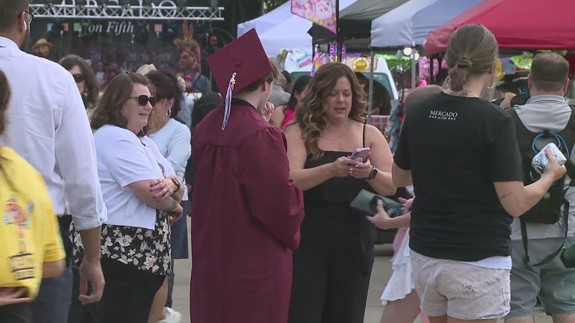 Downtown Moline welcomes huge crowds for Mercado on Fifth and high ...