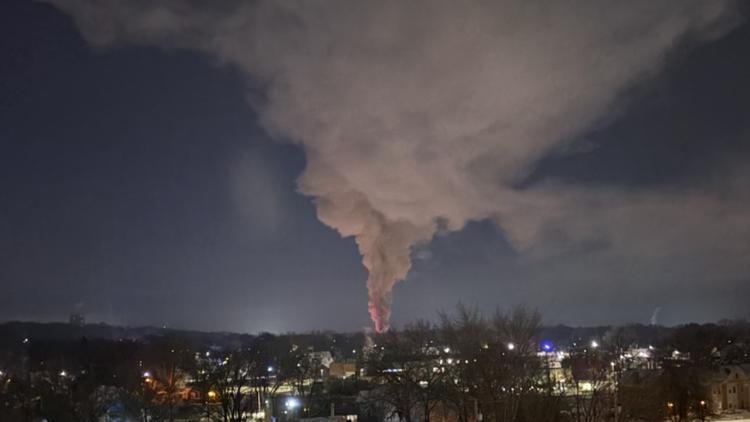 Man dies after early morning Rock Island house fire | wqad.com