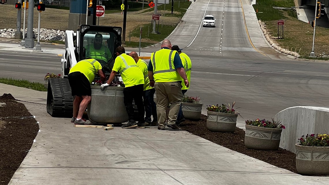 Iowa DOT installs temporary barriers on I-74 bike path | wqad.com