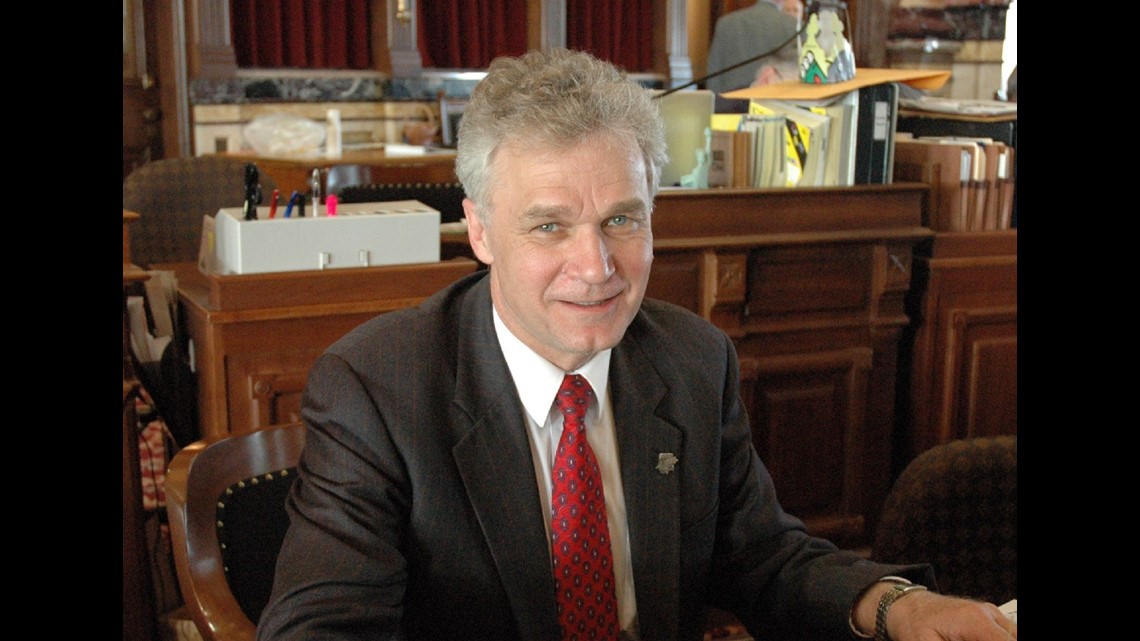 Iowa Senator Dr. Joe Seng dies | wqad.com