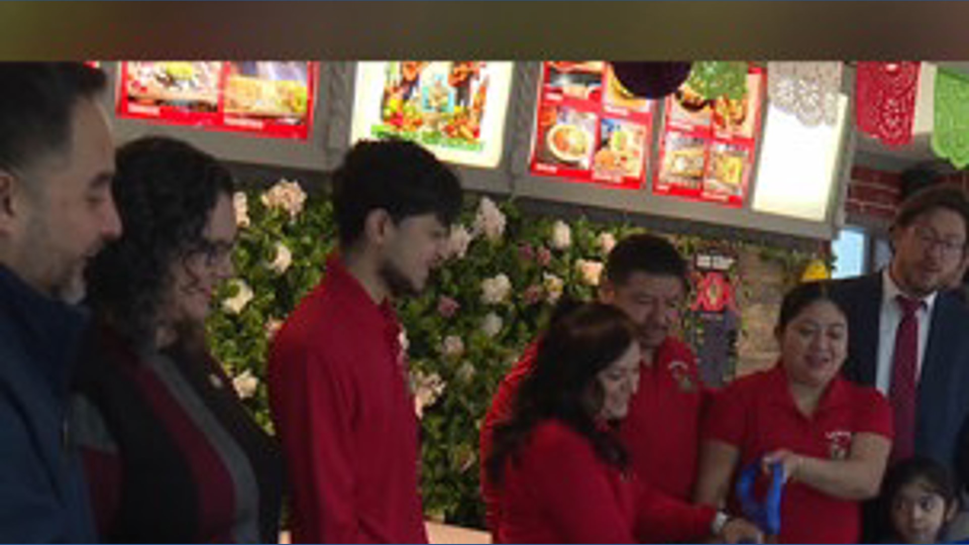 La Fuente celebrates opening in Moline with ribbon-cutting | wqad.com