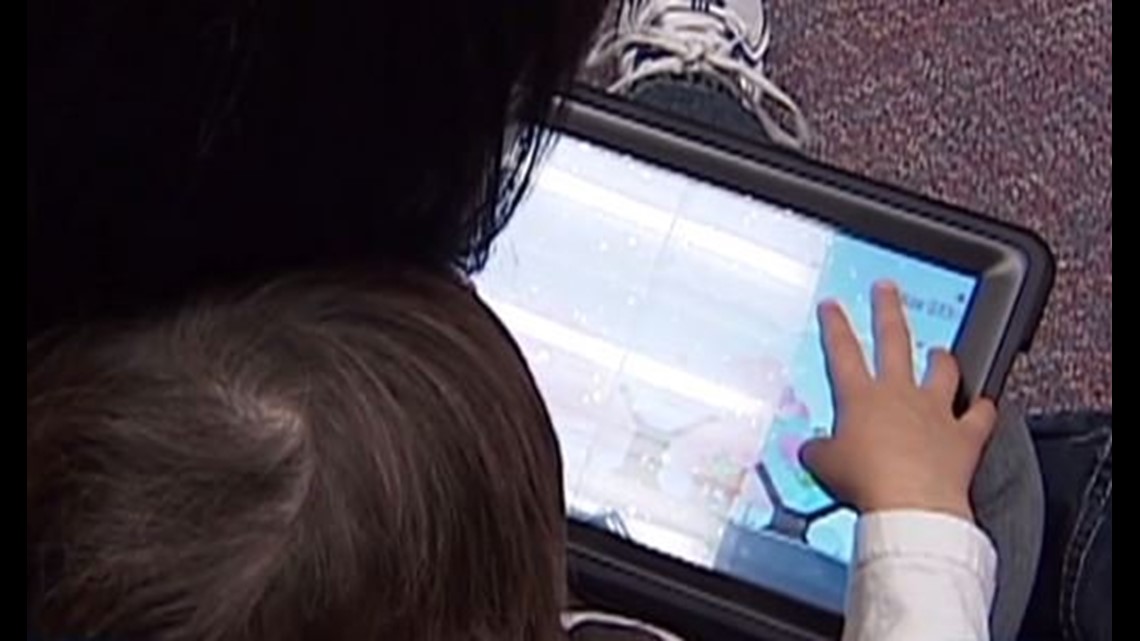 When kids get their first cell phones around the world | wqad.com