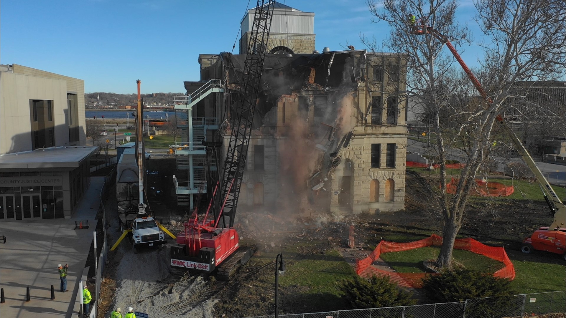 Demolition starts on Old Rock Island County Courthouse | wqad.com