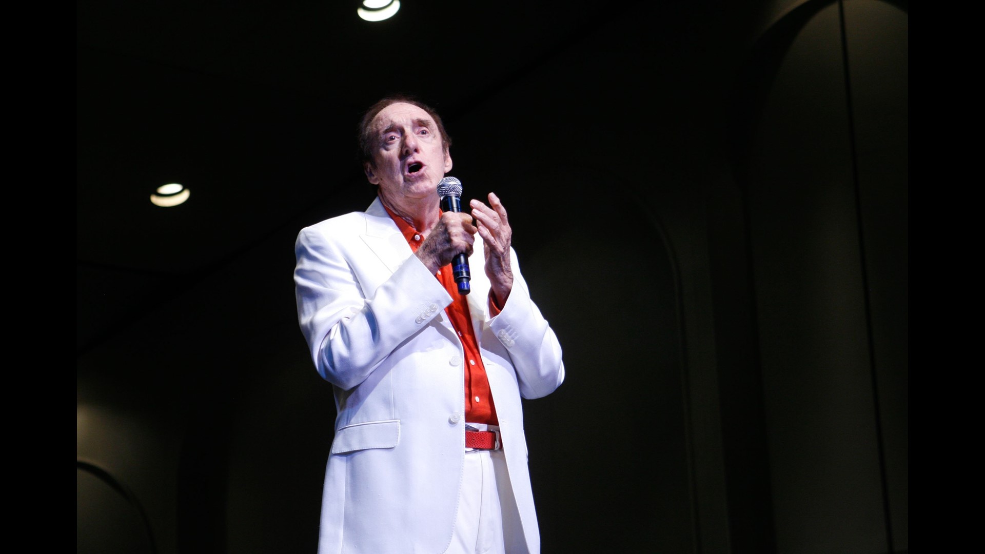 Entertainer Jim Nabors marries longtime partner | wqad.com