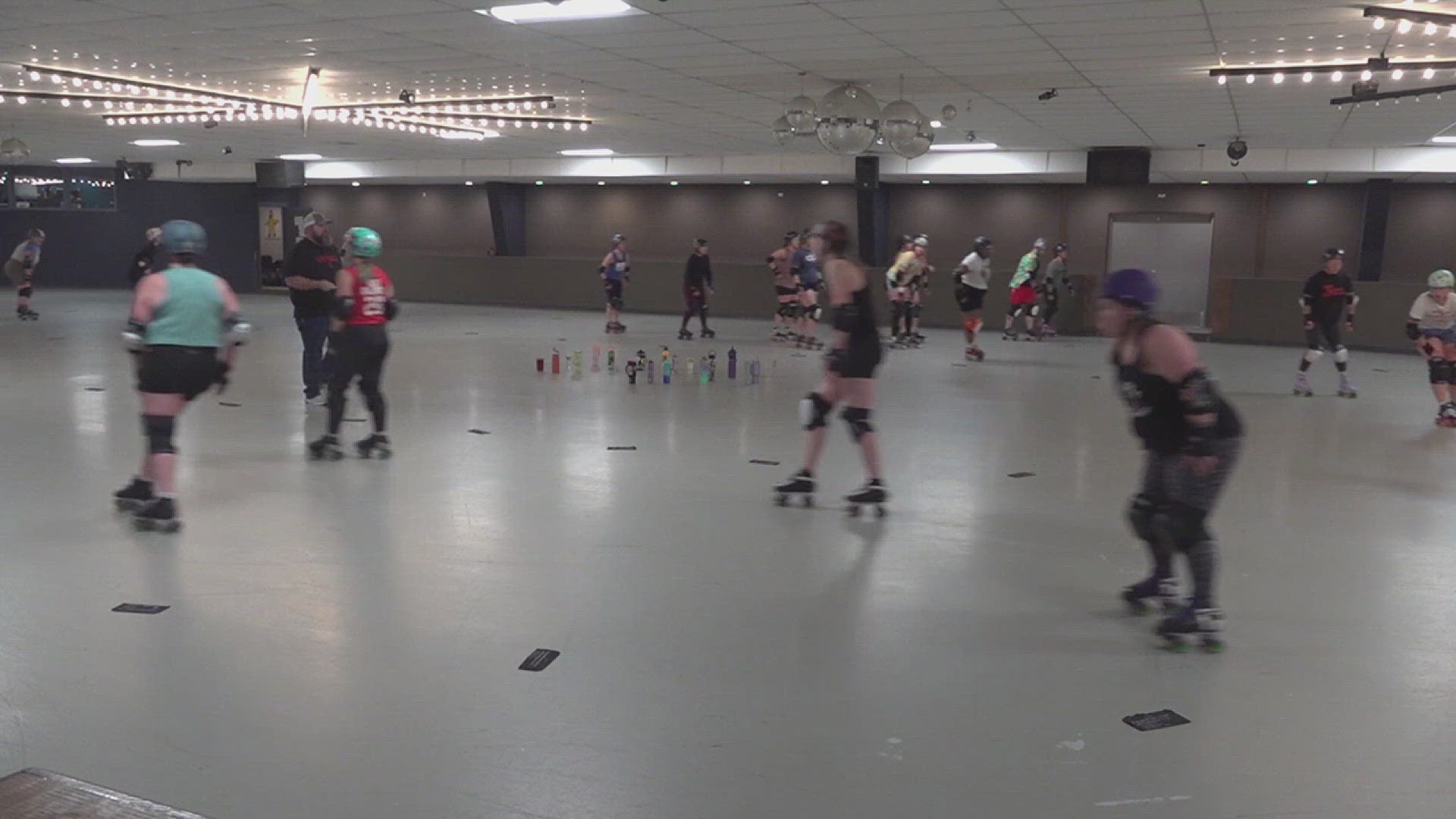 Quad City Rollers welcome new skaters amid rink uncertainty | wqad.com