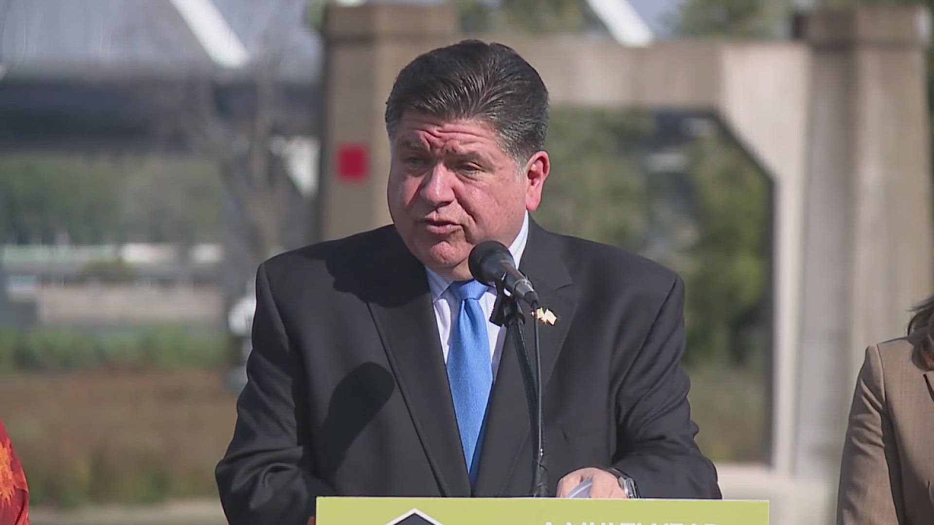 Pritzker announces $1 million River Drive upgrade in downtown Moline ...
