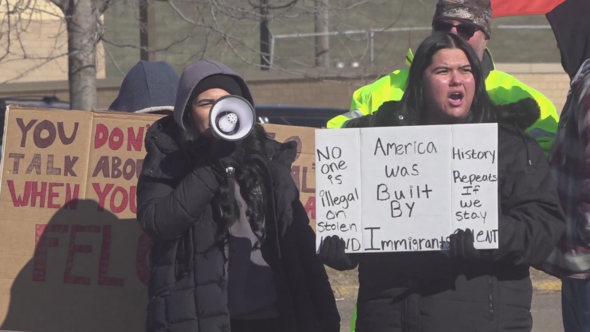 Protesters rally in Muscatine amid nationwide demonstrations over ICE ...