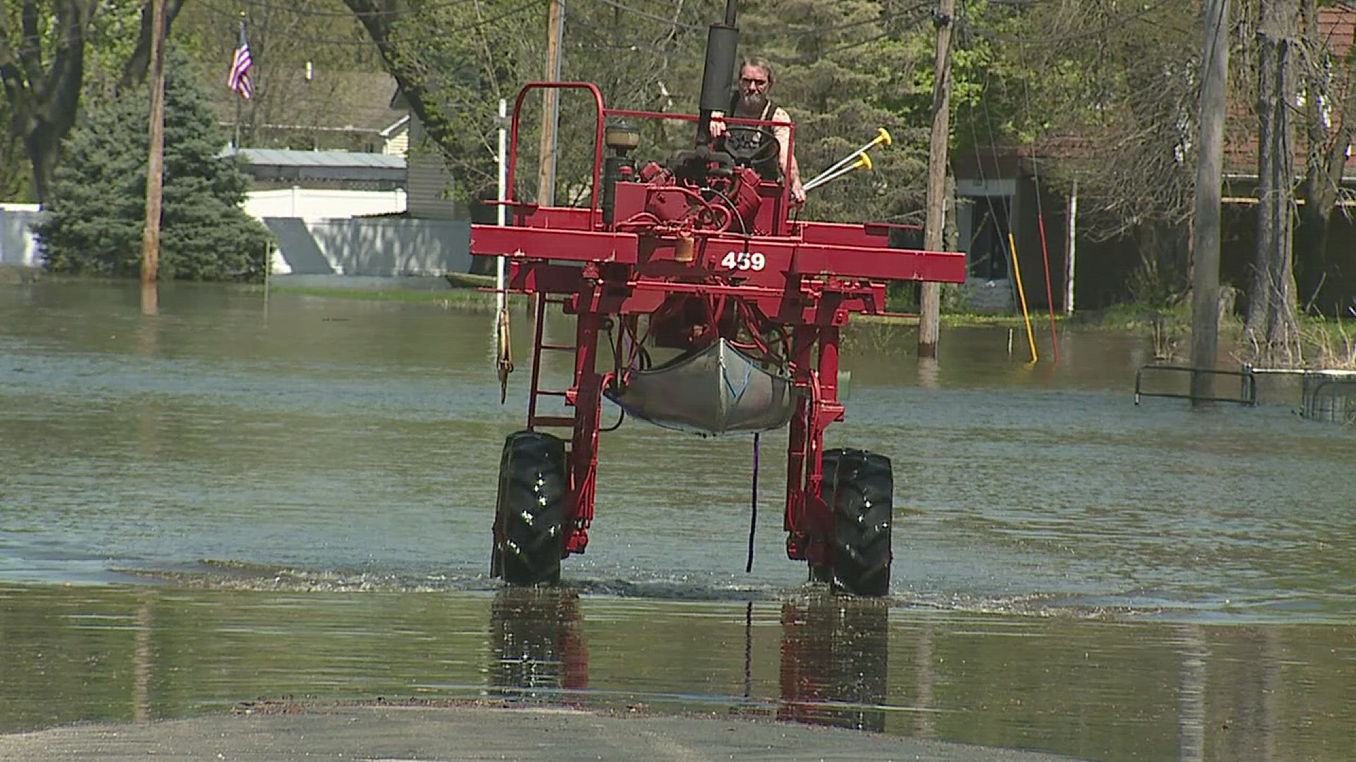 Campbell's Island resident uses detasseler to carry canoe through flood ...