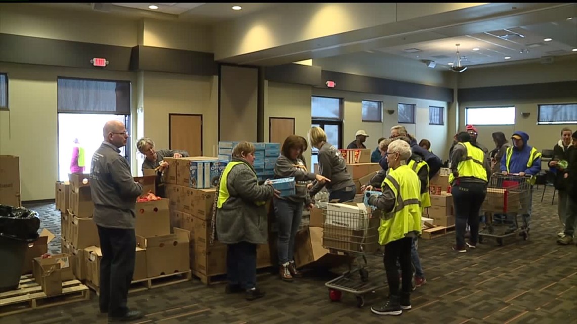 Riverbend Food Bank delivers food to Martin Luther King Center | wqad.com
