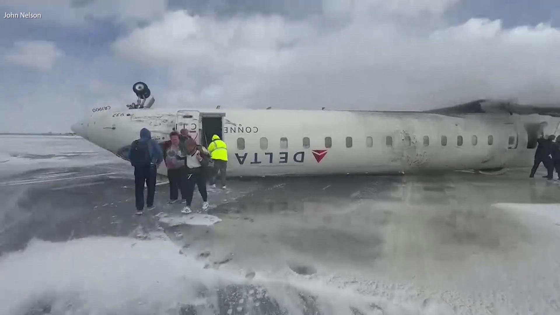 18 injured, no deaths in plane crash in Toronto | wqad.com