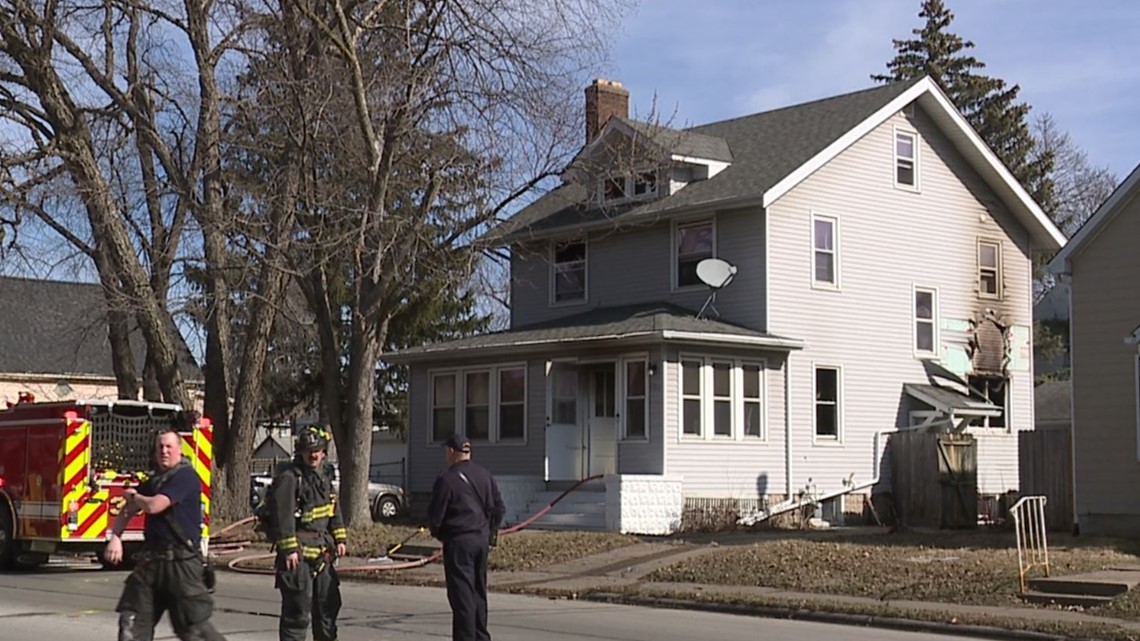 Rock Island house fire displaces 5 | wqad.com