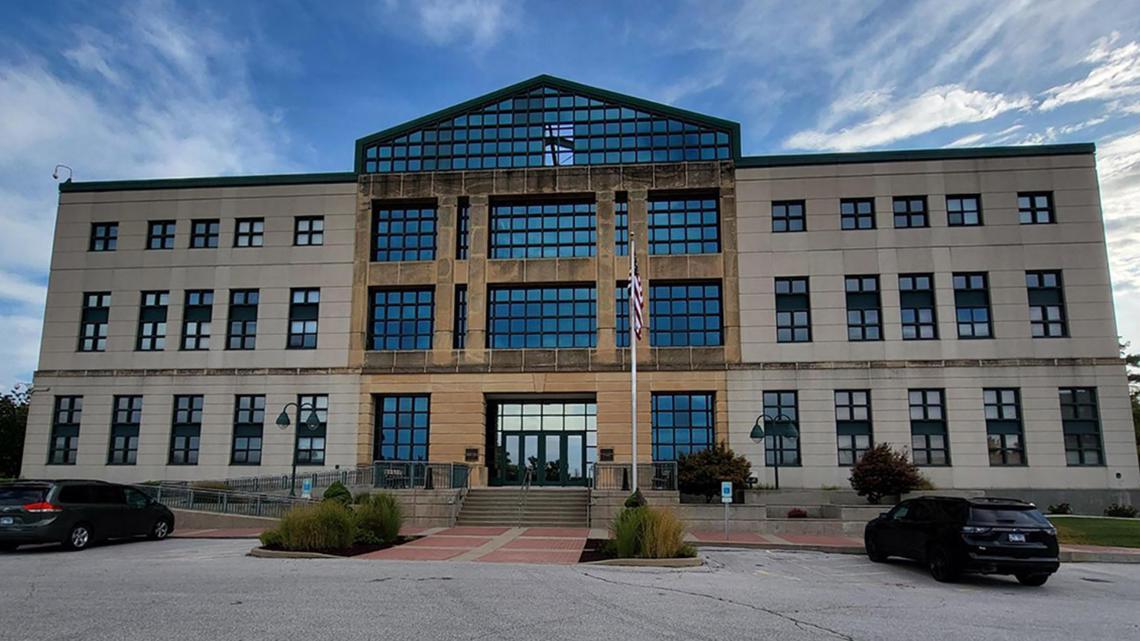 Illinois assault weapons ban struck down | wqad.com