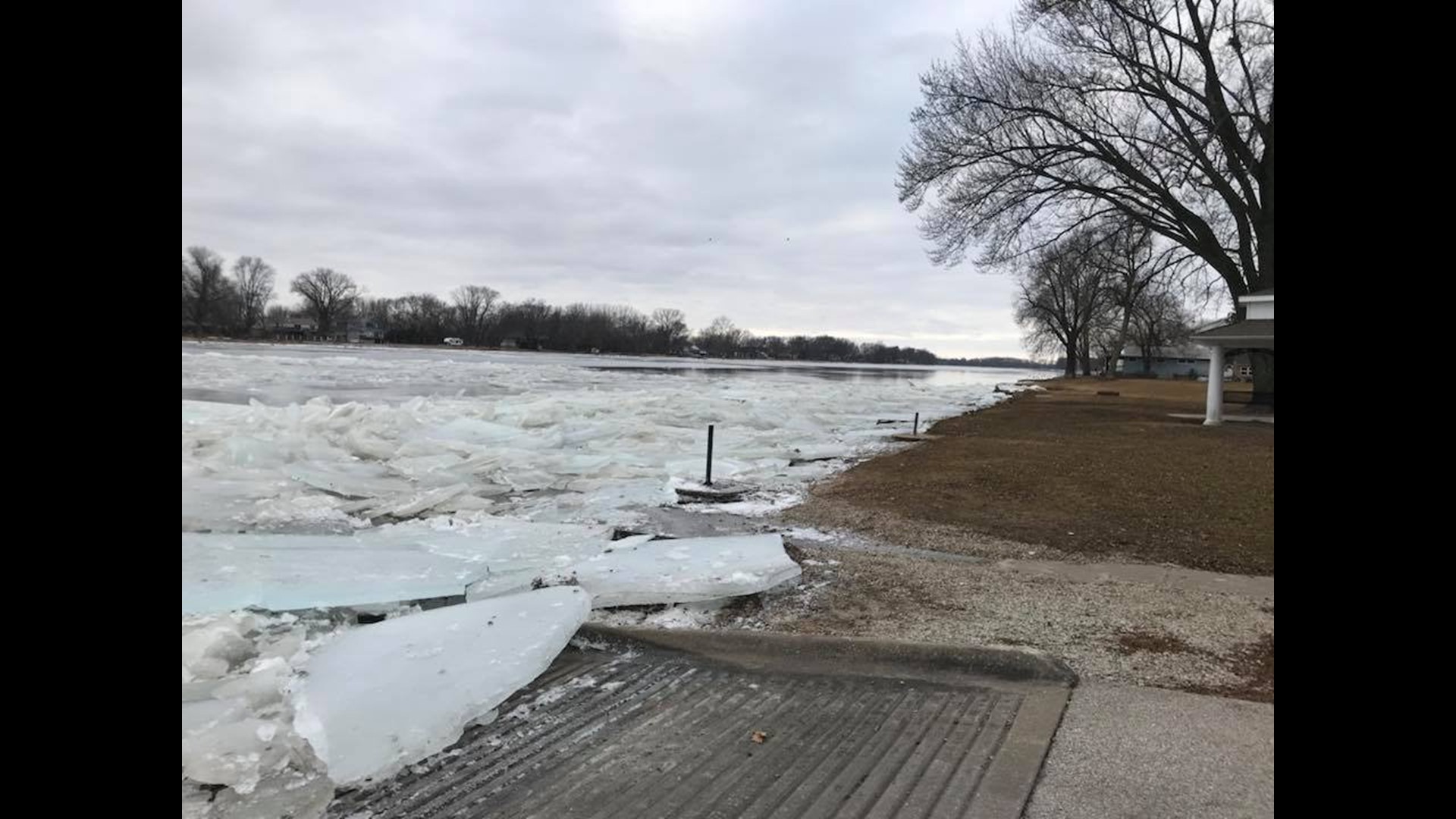 Rock River ice jam causes flooding in Moline | wqad.com