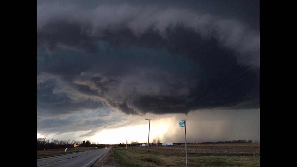 Storm chaser captures incredible images of cloud rotation near Good ...