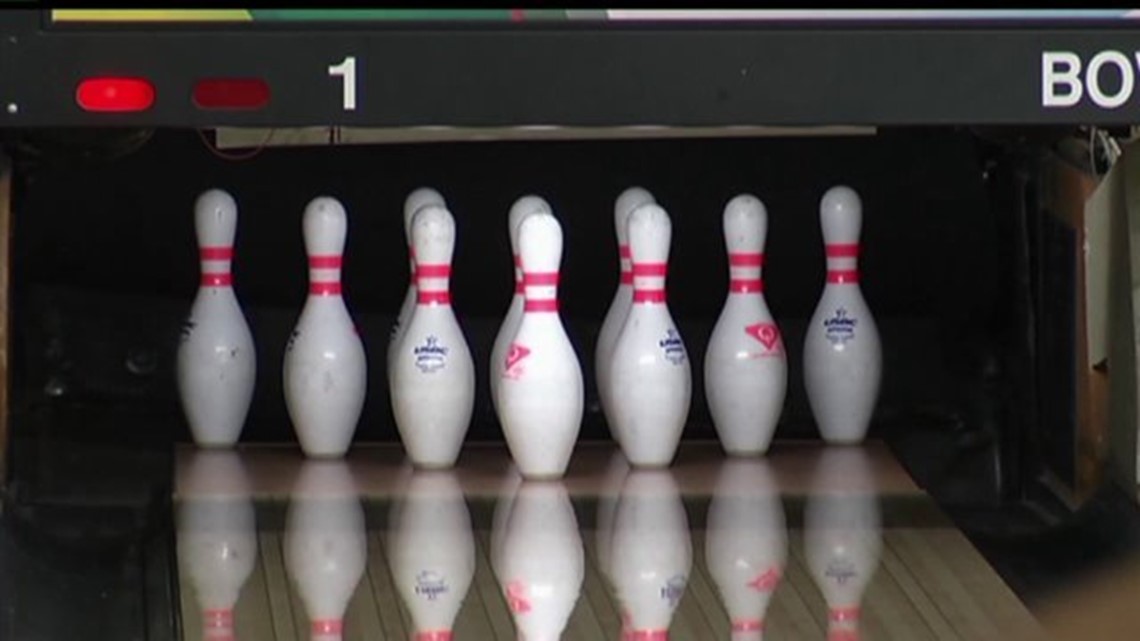 QC college bowling team gets coached by Hall of Famer | wqad.com