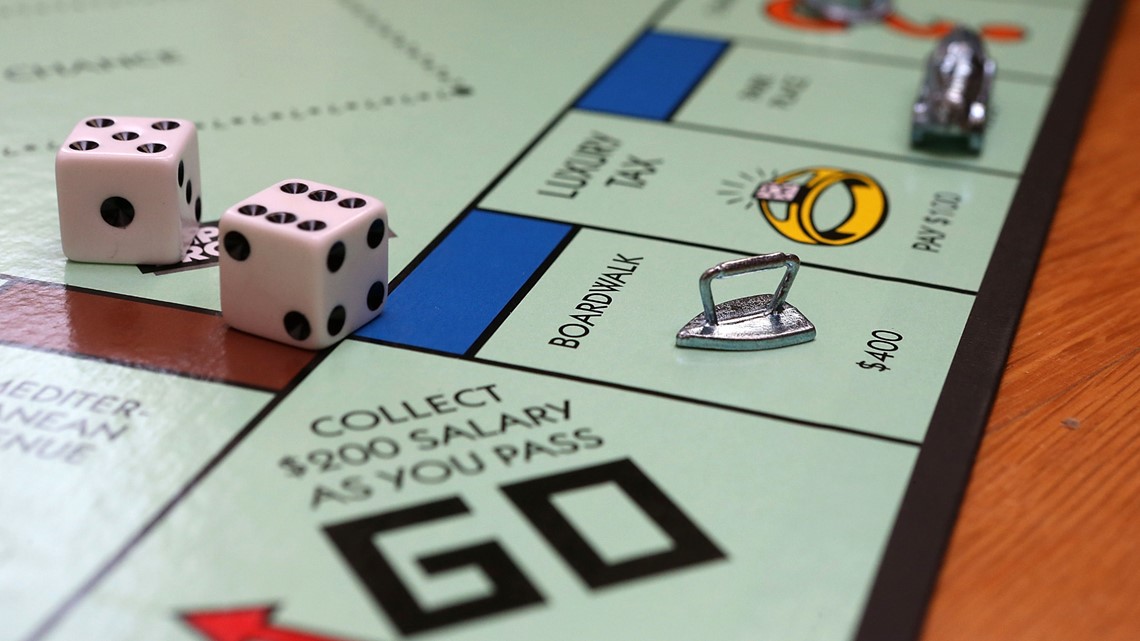 Pass go: World's largest Monopoly game headed to Macomb | wqad.com