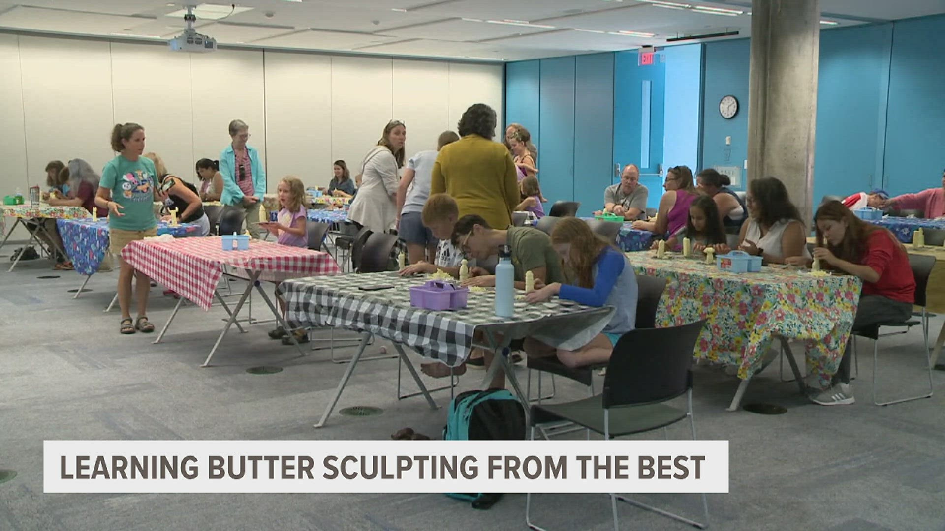Iowa State Fair butter sculptor teaching kids the art of 'butter ...