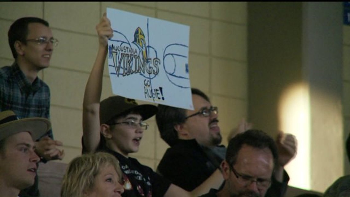 Augie fans cheer on the Vikings from home | wqad.com