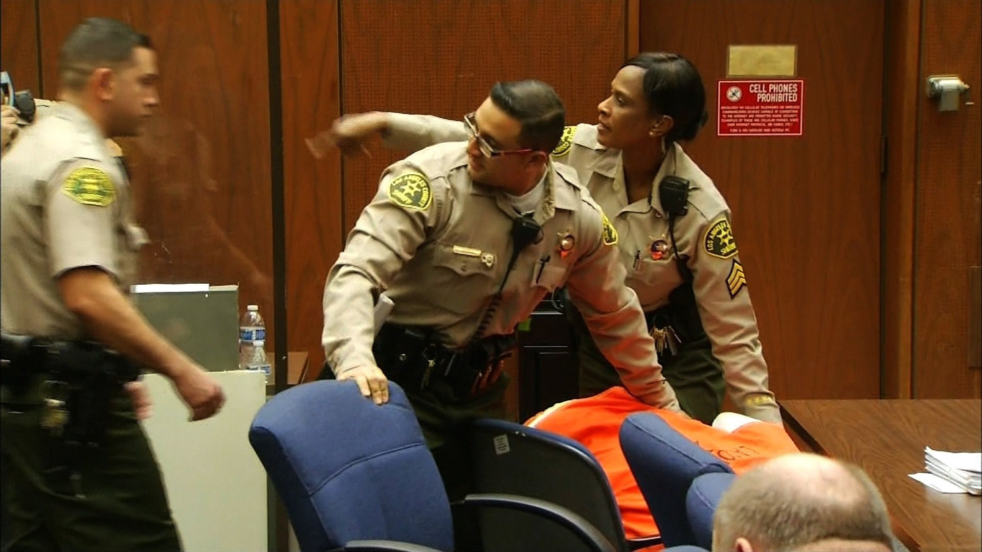 ‘Suge’ Knight collapses after judge sets bail at $25 million | wqad.com