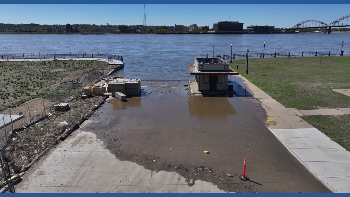 Mississippi River at Rock Island to crest at moderate flood stage ...