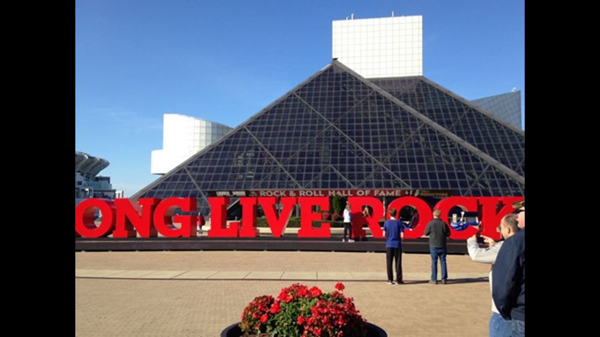'Long Live Rock' sign unveiled at Rock and Roll Hall of Fame | wthr.com