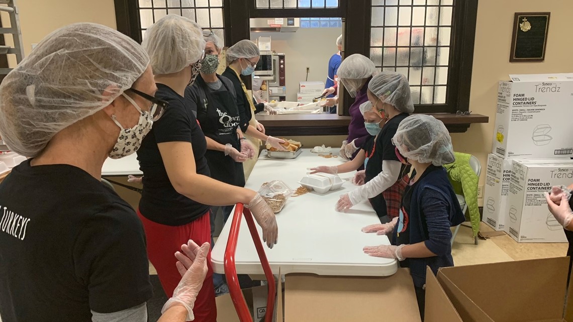 Mozel Sanders Foundation serves thousands of Thanksgiving meals despite ...