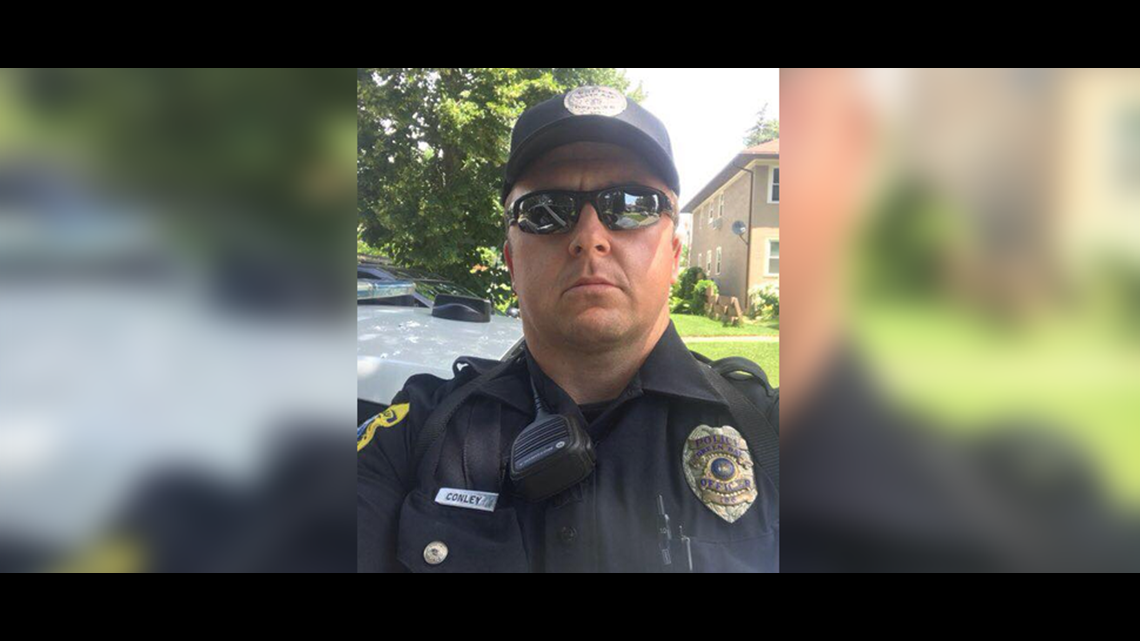 Police officer snaps selfie to help woman get her phone back | wthr.com