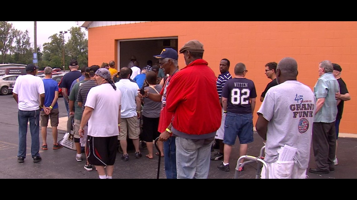 Hundreds of veterans get help at "Stand Down" event | wthr.com