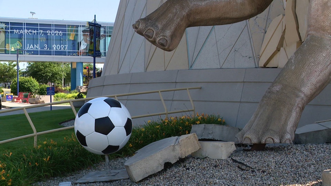 Children's Museum of Indianapolis decorates its iconic dinosaurs for ...