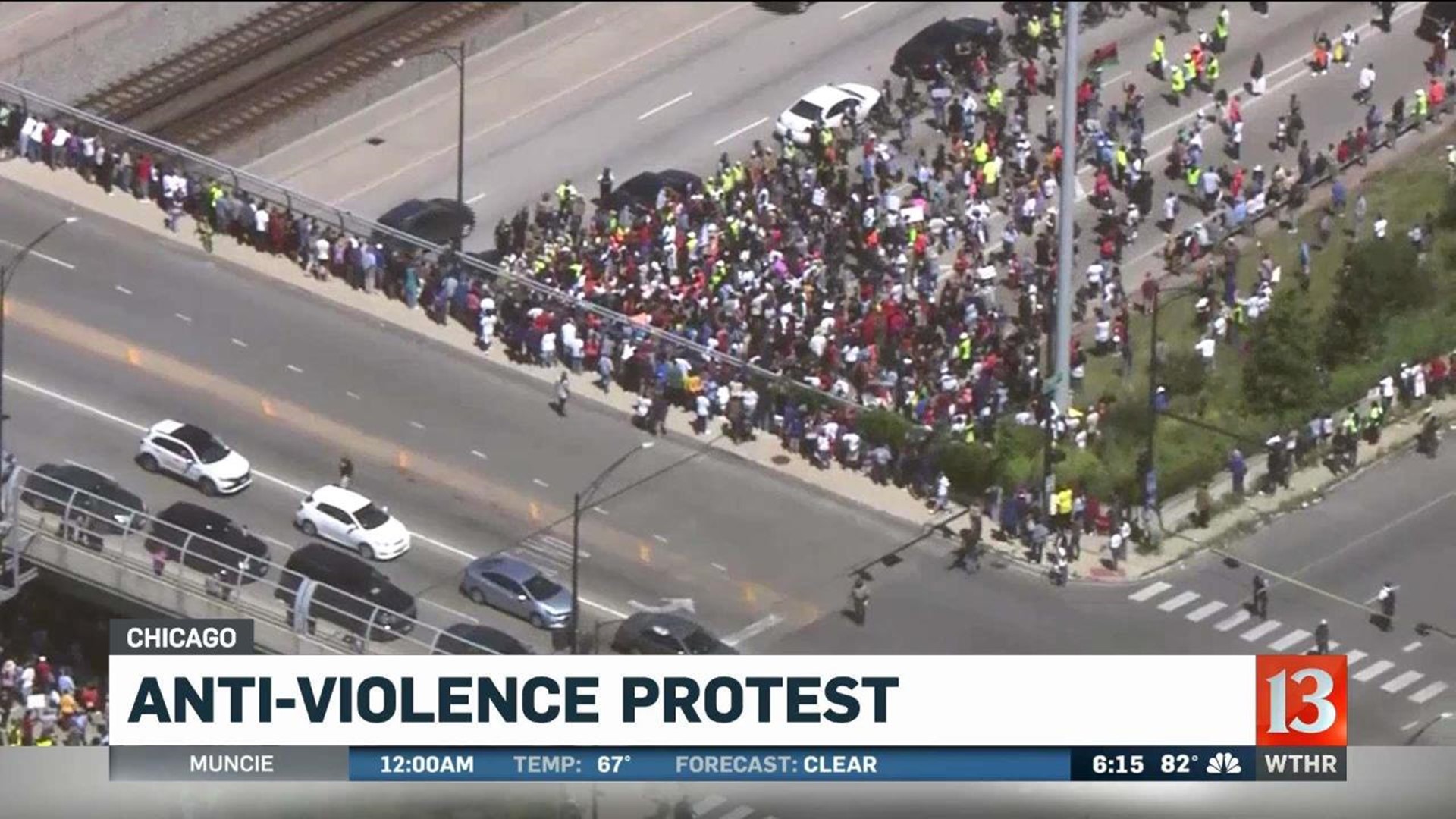 Anti-violence protesters shut down part of Chicago freeway | wthr.com