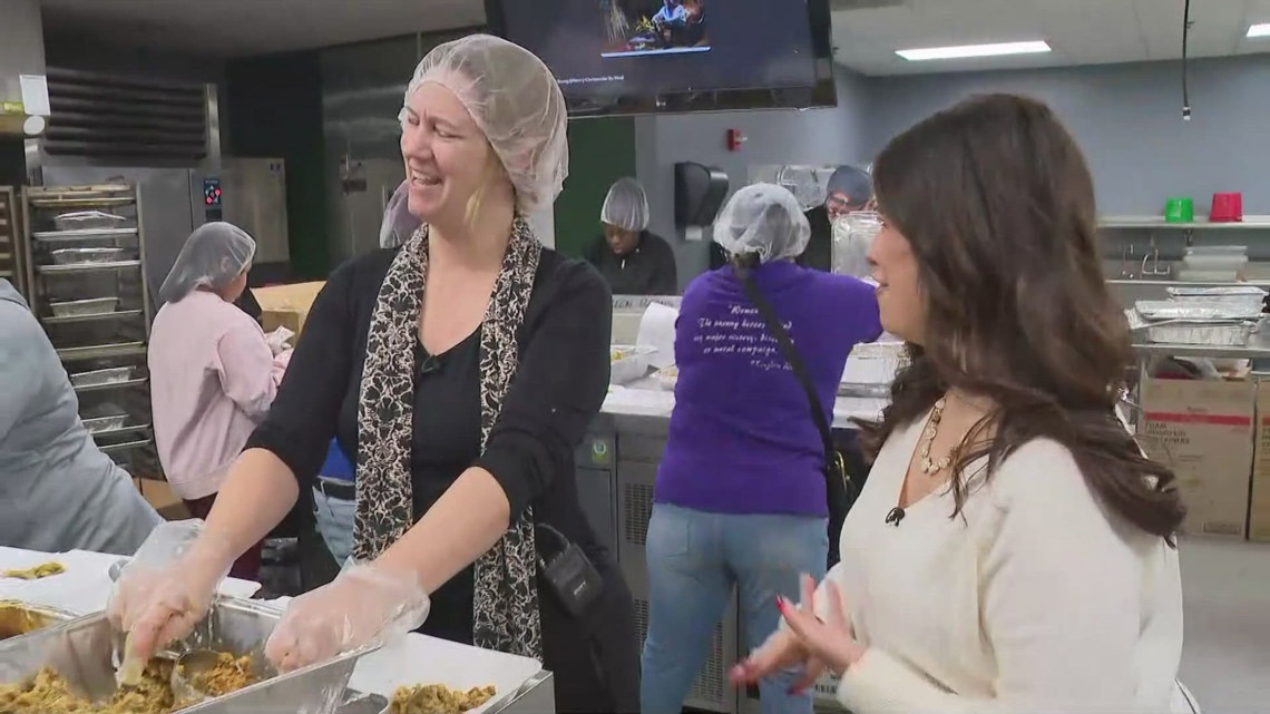 Volunteers cooking Thanksgiving meals for people in need at Ivy Tech ...