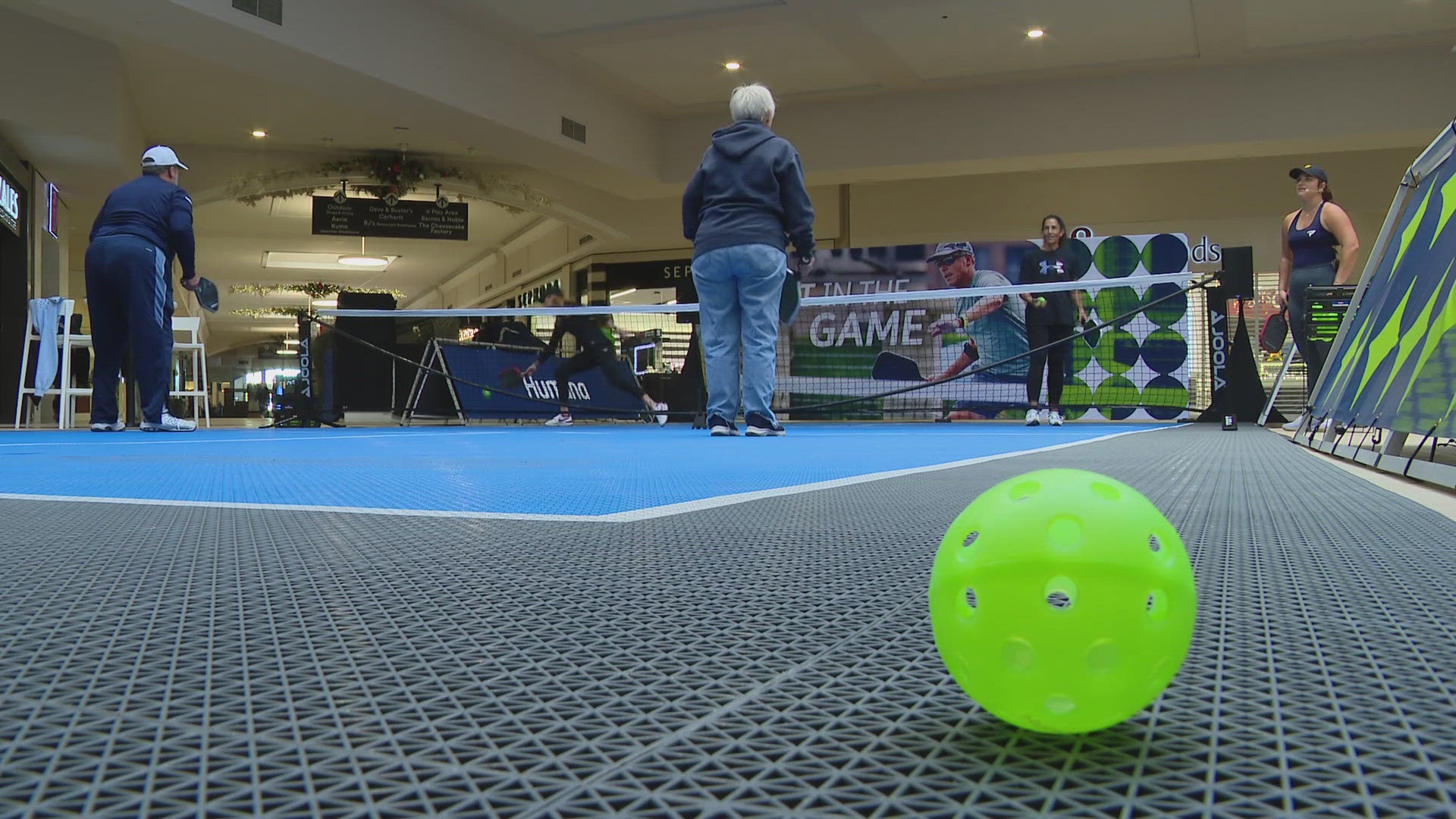 Greenwood Park Mall hosts pop-up pickleball event | wthr.com