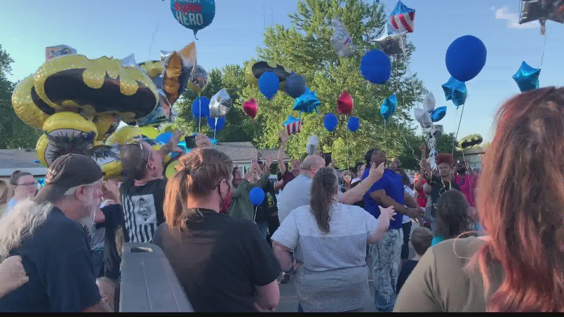 Balloon release in remembrance of Officer Myers | wthr.com