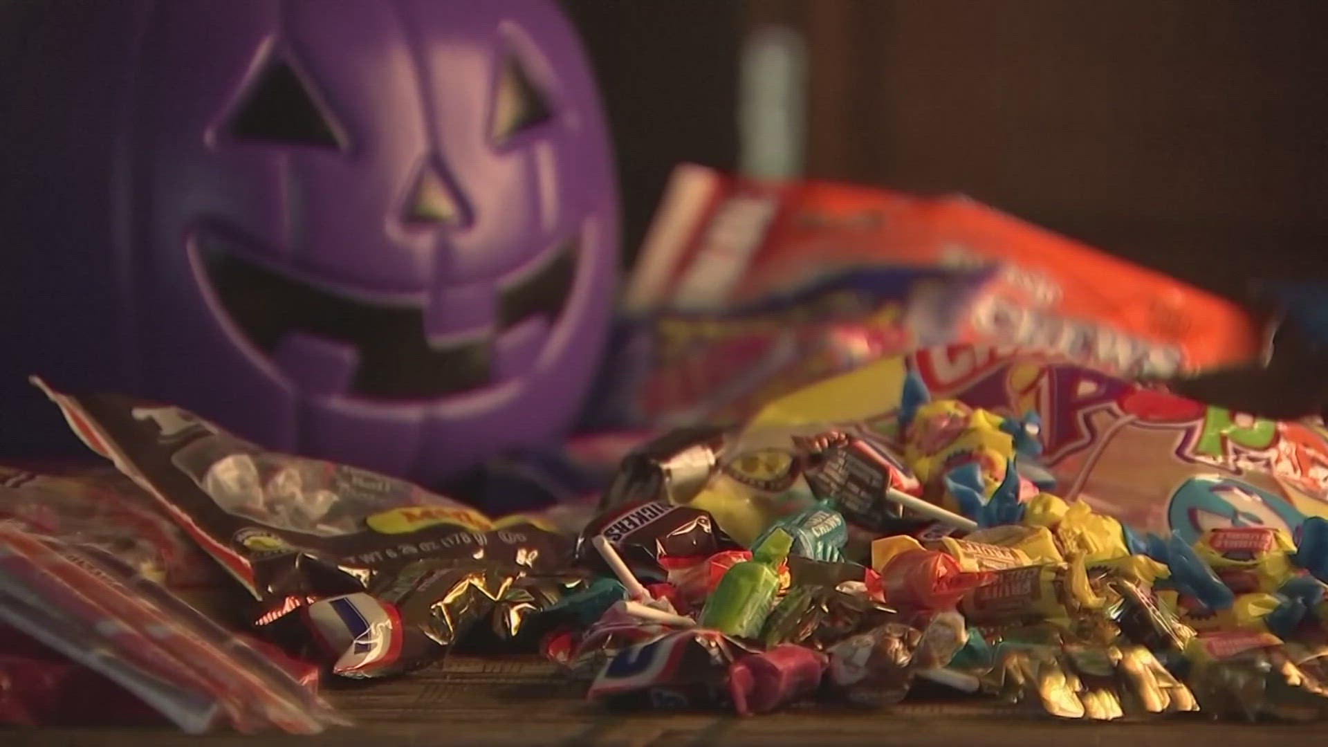 Why trick-or-treaters may bag more gummy candy than chocolate this ...