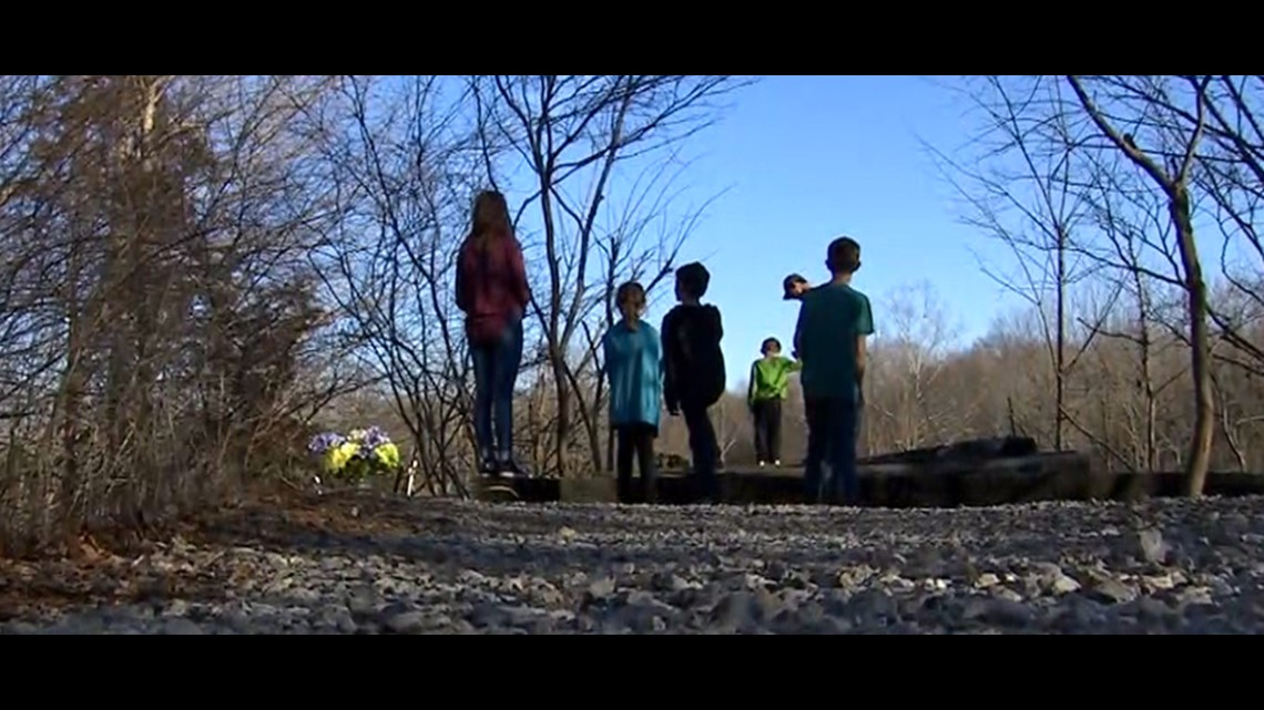 Memorial grows as police continue search for Delphi girls' killer ...