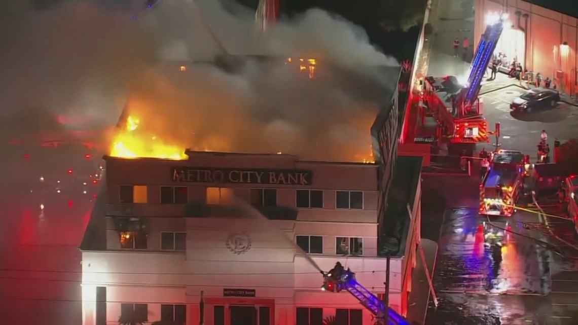 Massive fire causes collapse of office building in Houston | wthr.com