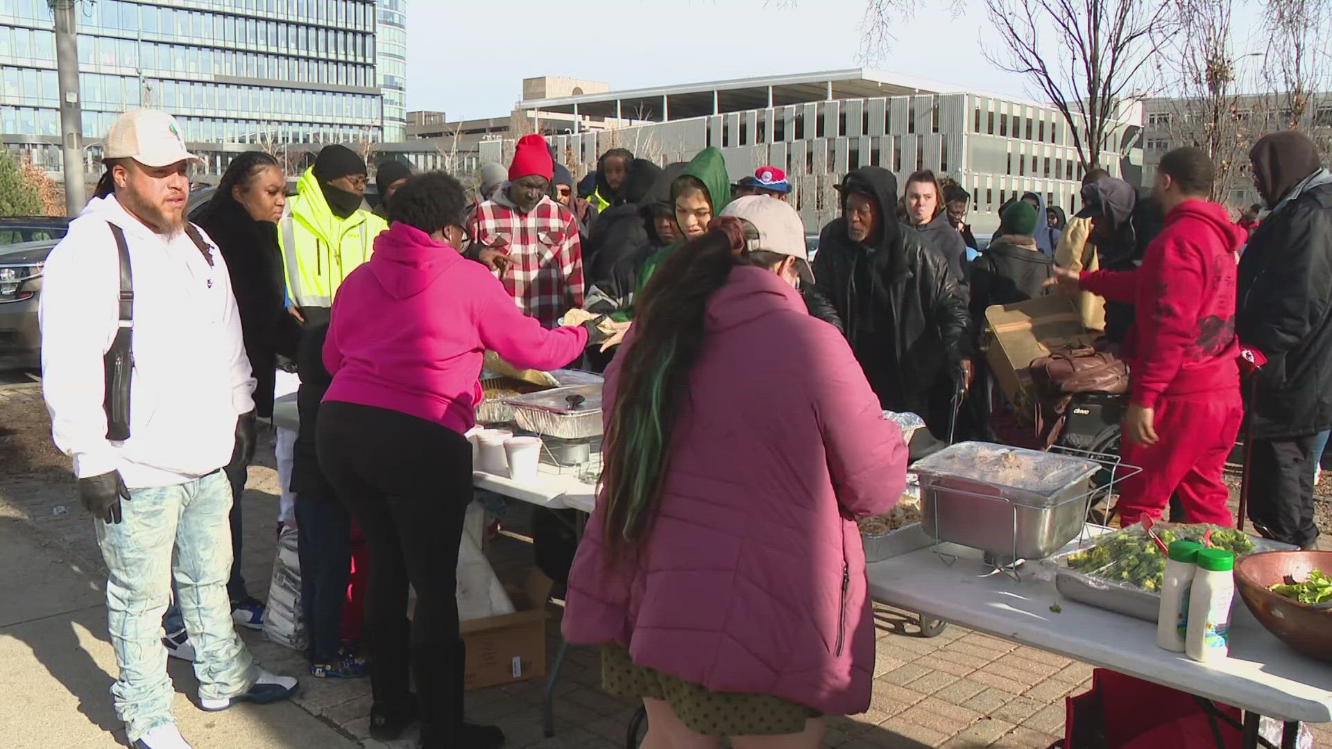 Food giveaway held in downtown Indianapolis on Christmas Eve | wthr.com