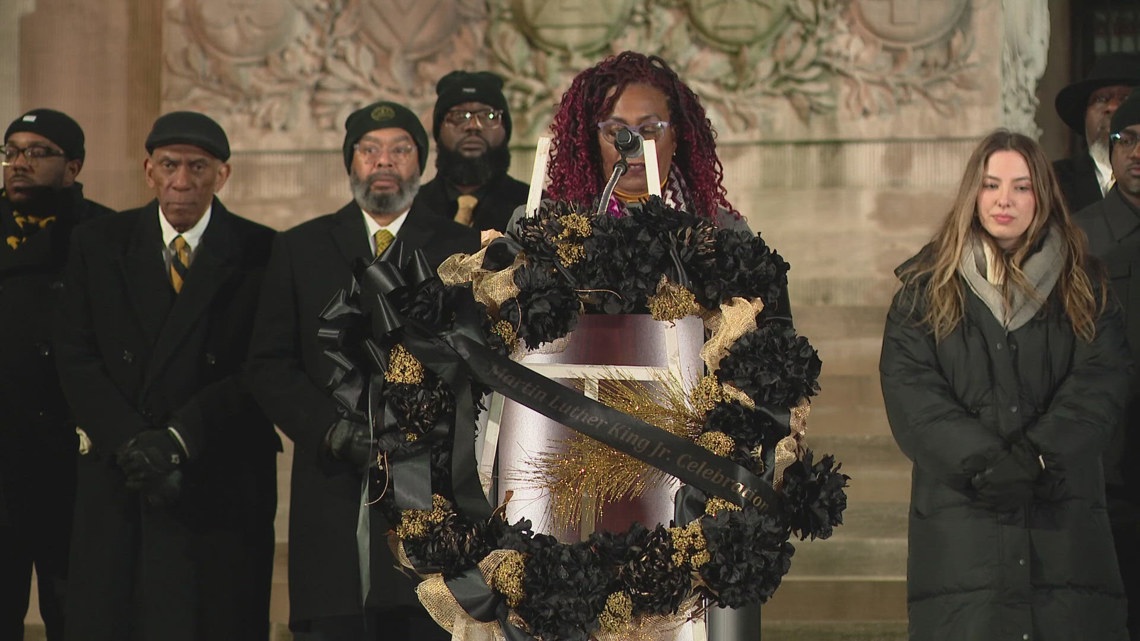 Wreath presentation honors Dr. Martin Luther King Jr. | wthr.com