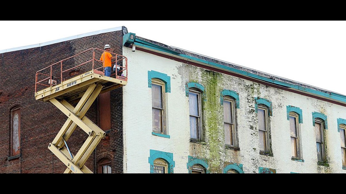 Crews sprucing up historic Peru building to lure developer | wthr.com