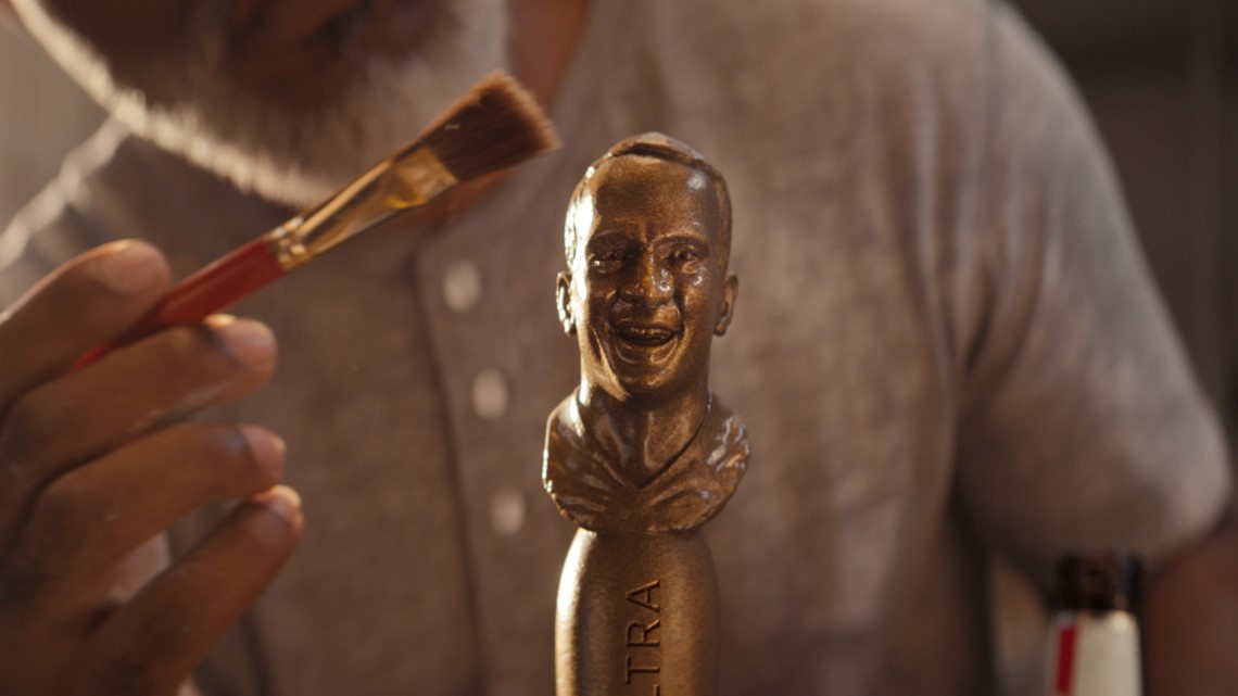 Peyton Manning bust tap handle on display in Indianapolis bars | wthr.com